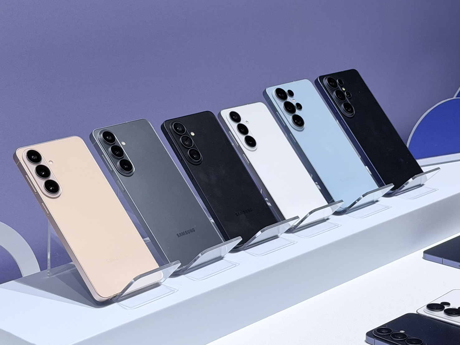三星公布 Galaxy S26 系列上市資訊，售價 30,900 元起、3/18 正式上市 | LINE購物