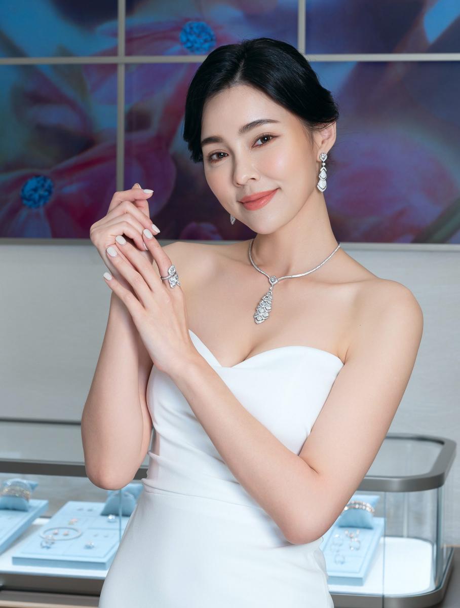 De Beers台中精品店全新開幕，多款藏家不容錯過的「獨家」鑽石臻作，在台首度展出！ | LINE購物