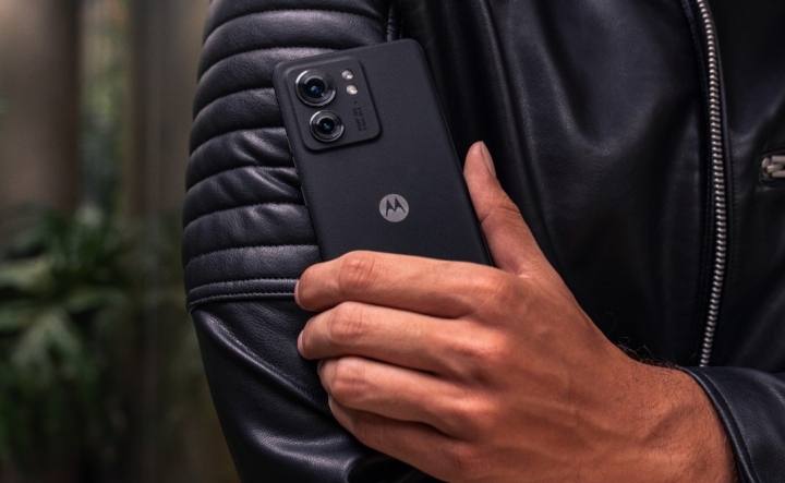 motorola edge 40 上市，市面上最薄 IP68 防塵防水新機、售價 11990 元 | LINE購物